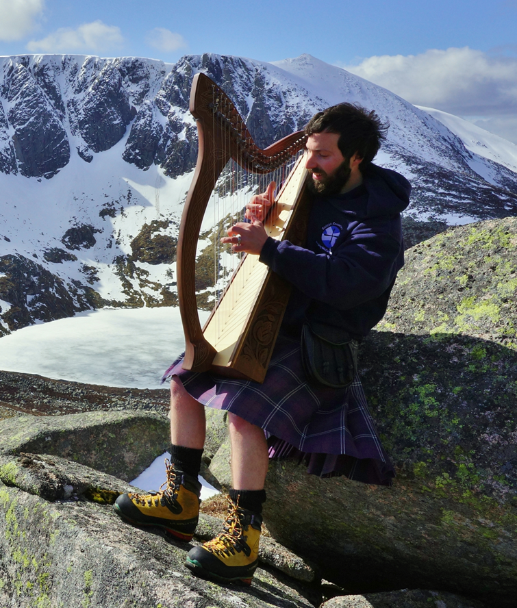 Concert de harpe celtique et classique par Fearghal McCartan | Musée de ...